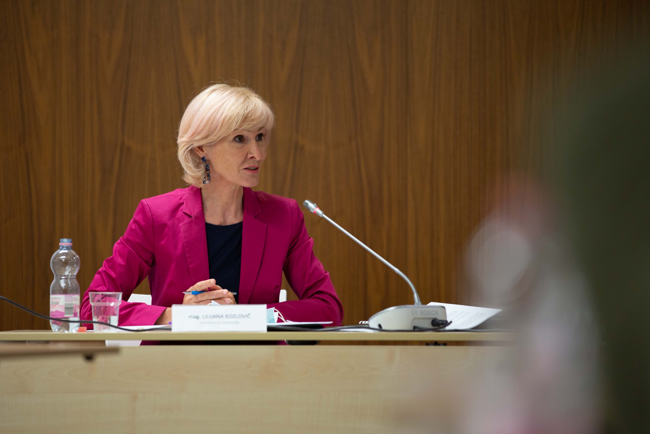 OKROGLA MIZA: PREDLOG ZAKONA O ZAŠČITI OTROK V KAZENSKEM POSTOPKU IN ...