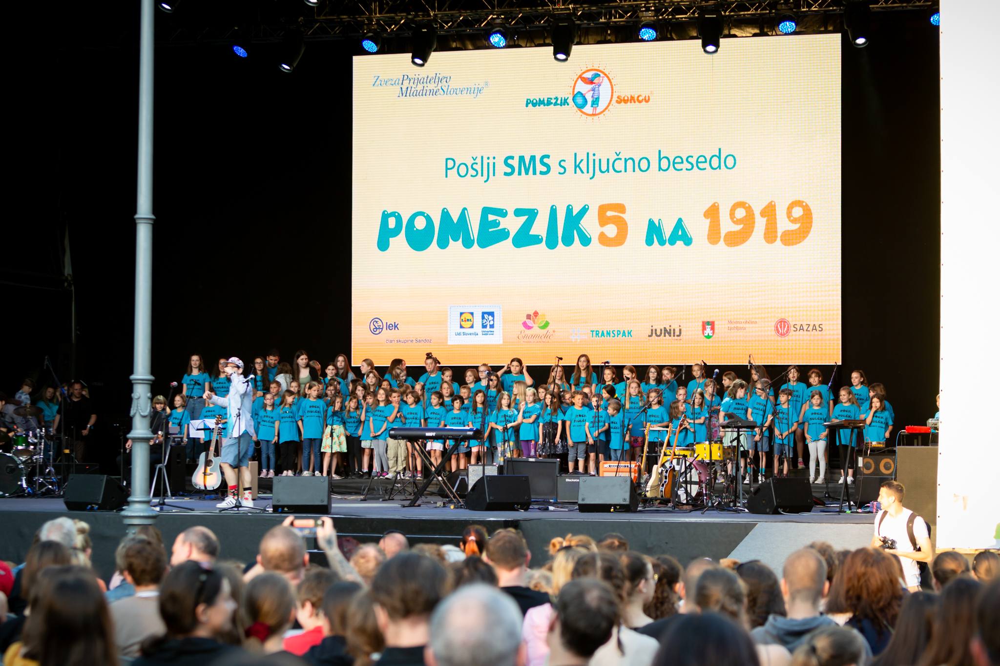 MAGIČNI DOBRODELNI KONCERT DAN ZA ROCK ZA POMEŽIK SONCU® - Zveza ...